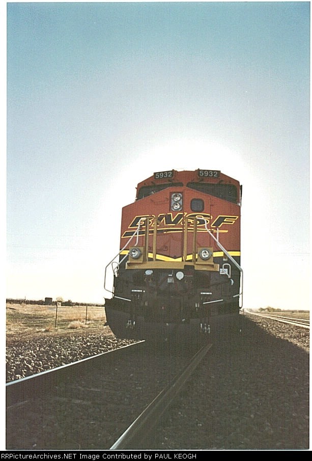The sunrises on the business end of BNSF 5932